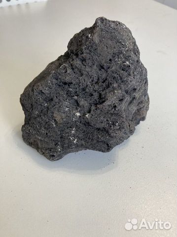 Вулканическая лава черная
